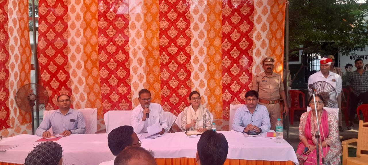Bareilly News : DM-सम्बंधित अधिकारियों को जनशिकायतों का गुणवत्तापूर्ण ...